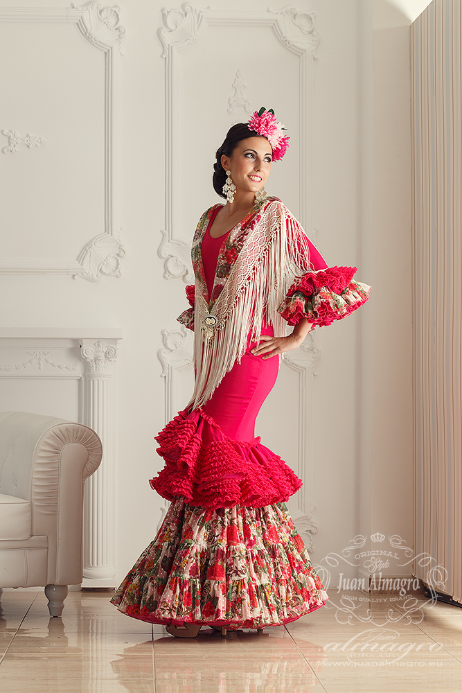 Gema Gomez, sesión de fotos de estudio con traje de gitana | Juan ...